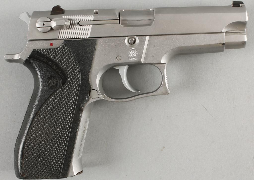 Smith Wesson Mdl 5906 Cal 9mm SN TDJ4147Double Action Semi Automatic Smith Wesson Mdl 5906 Cal 9mm SN TDJ4147Double Action Semi Automatic