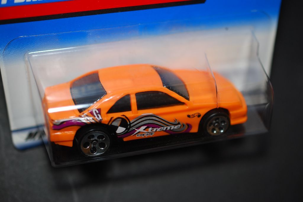 1997 Mattel Hot Wheels Inc. T-Bird Stocker Collectible Car; EST. $5-10