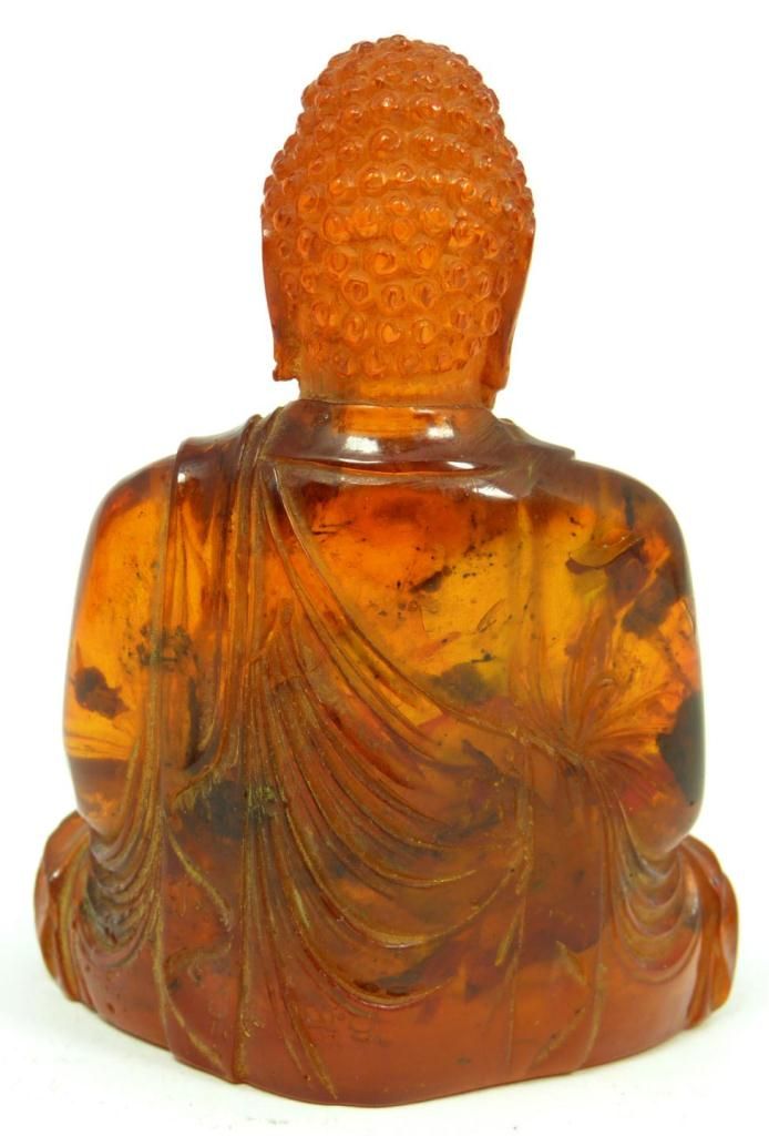18th C CHINESE AMBER SEATED BUDDHA FIGURE