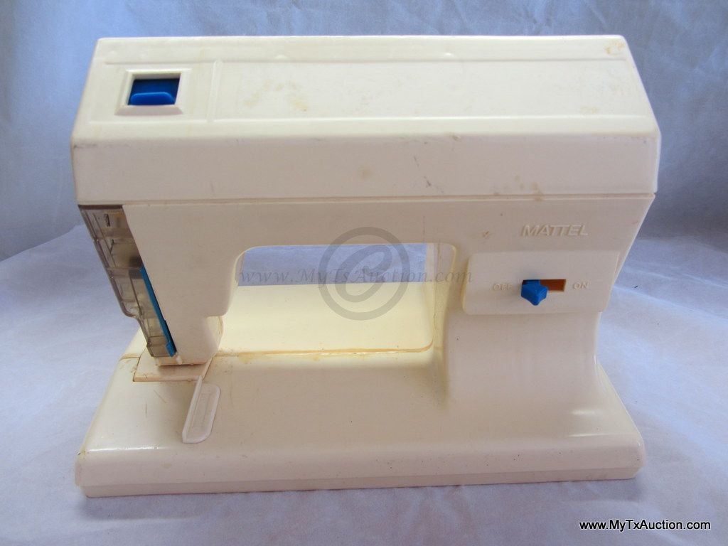 1976 Vintage Mattel Sew Perfect Sewing Machine