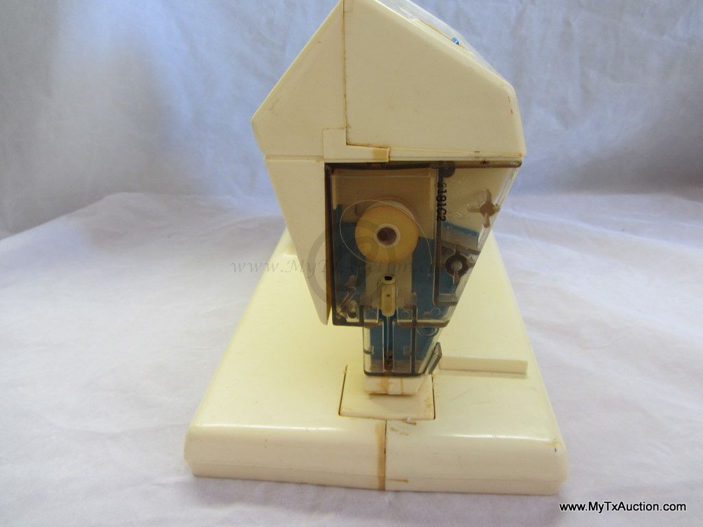 1976 Vintage Mattel Sew Perfect Sewing Machine