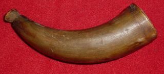 3034 - Powder horn for priming flintlock guns; 1800-1850.1800-1850.