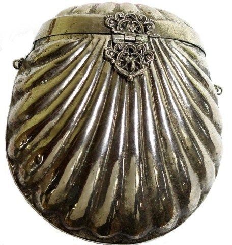 Vintage silver plated ladies clam shell purse