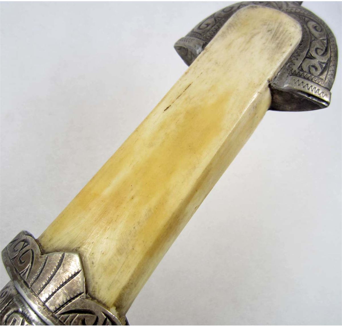 MIDDLE EASTERN SCIMITAR PRESENTATION DAGGER & SCABBARD