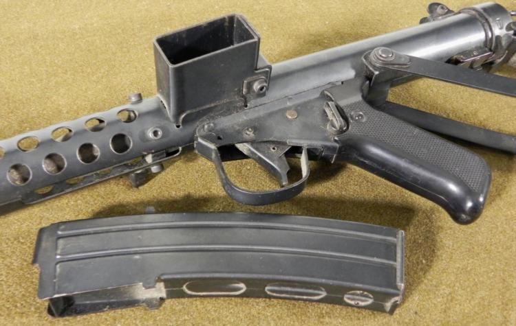 VINTAGE BRITISH MKV 9MM STEN NON-FIRING MACHINE GUN