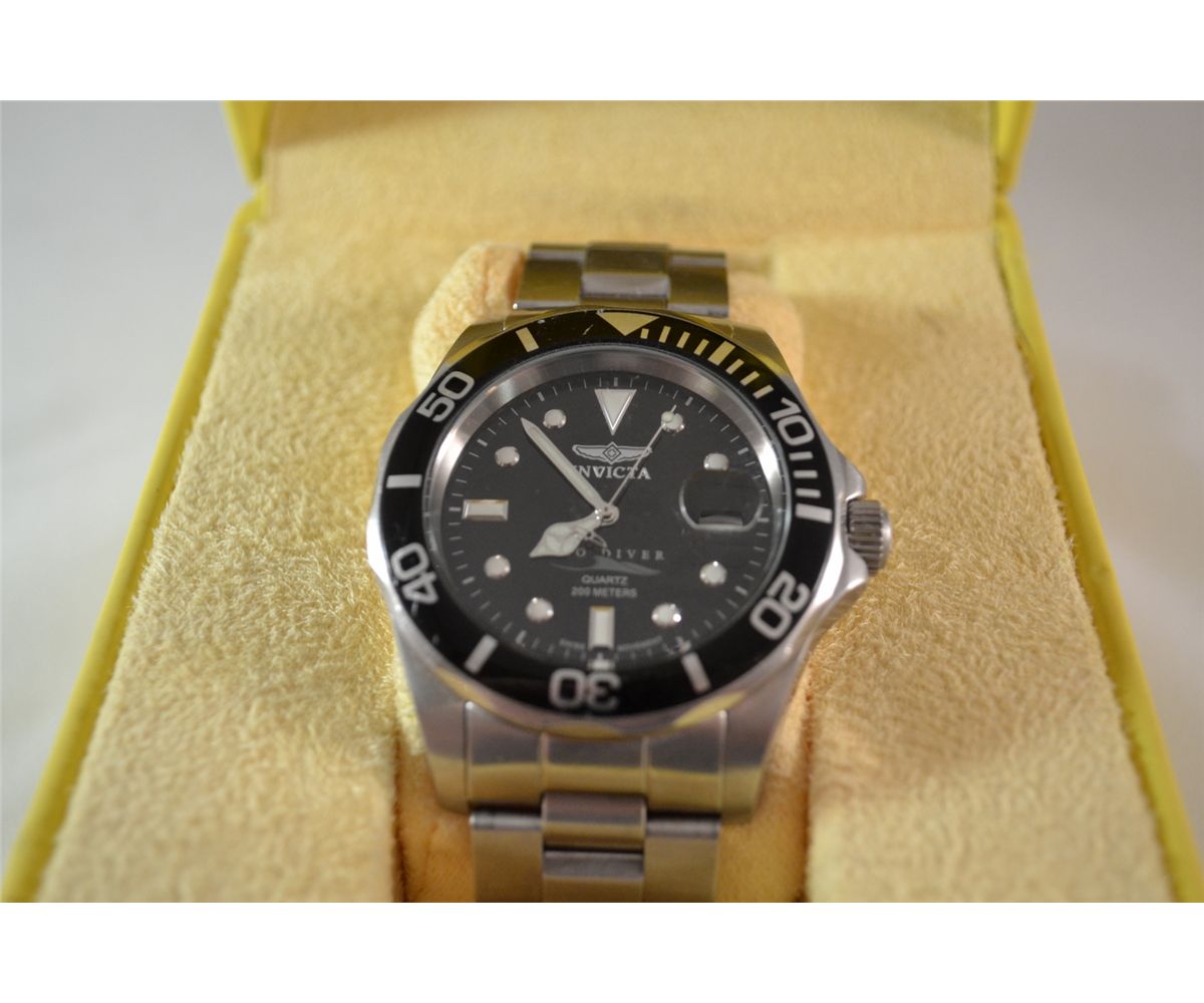 Invicta Pro Diver Quartz Watch 200 Meters w/Original Box