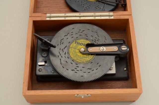 Miniature metal disc music box Thorens Switzerland. Key wind 1920-1950 ...