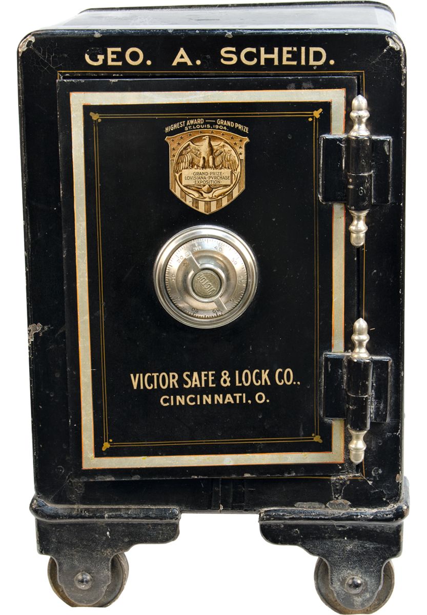 Small Victor Safe w/ All original Paint & Artwork