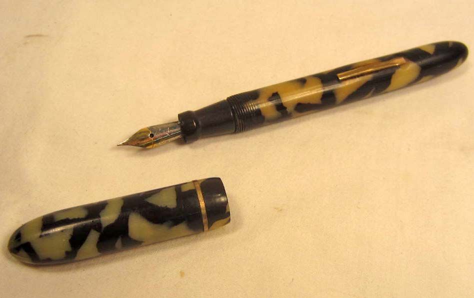 VINTAGE PATO FOUNTAIN PEN W/ DURIUM 4 NIB