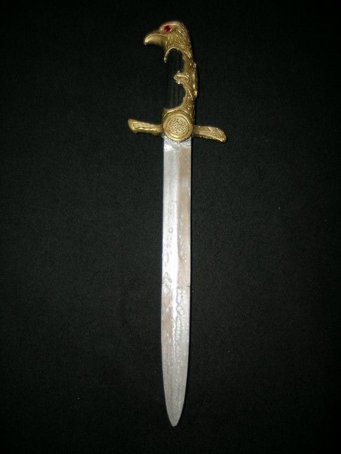 Mirror Mirror Snow White (Lily Collins) Dagger