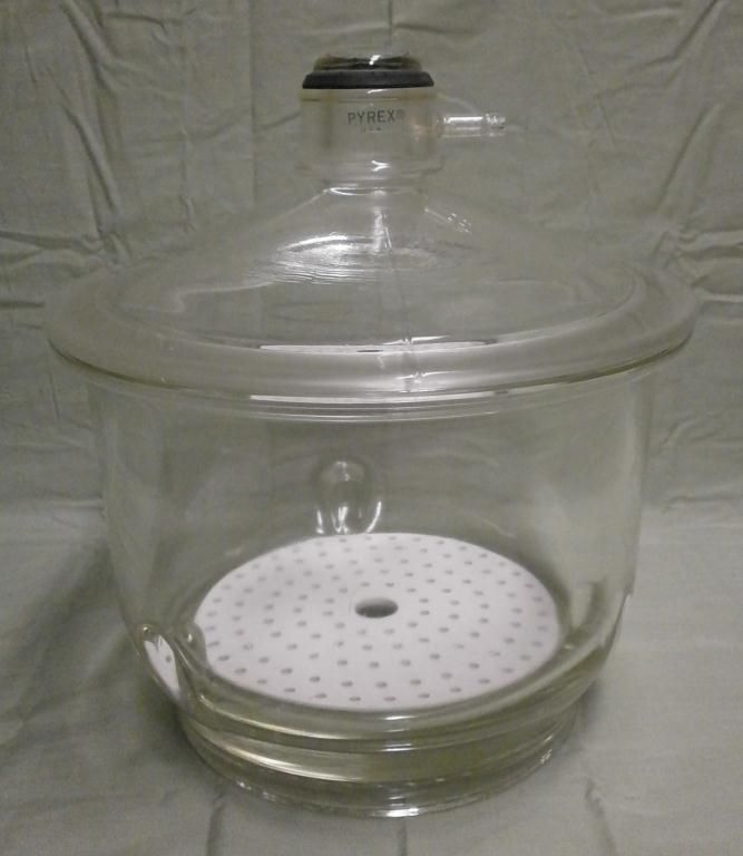 Large Pyrex Desiccator w/Porcelain Tray