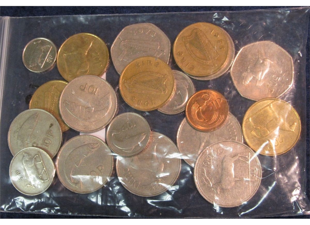 1524. (19) Various denomination and grade Ireland coins. 5.50 Irish ...