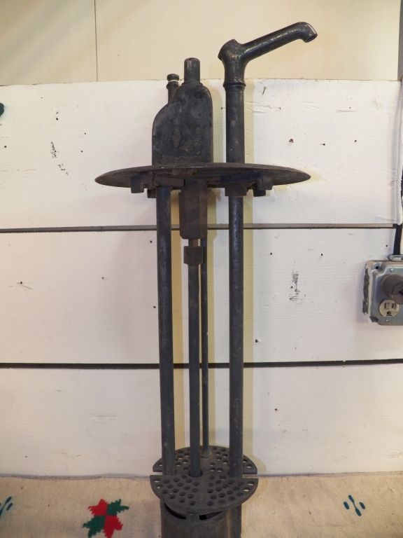 1930's Old Oil Pump