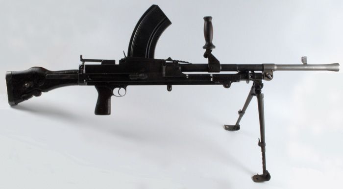 1943: British Army Bren light machine gun