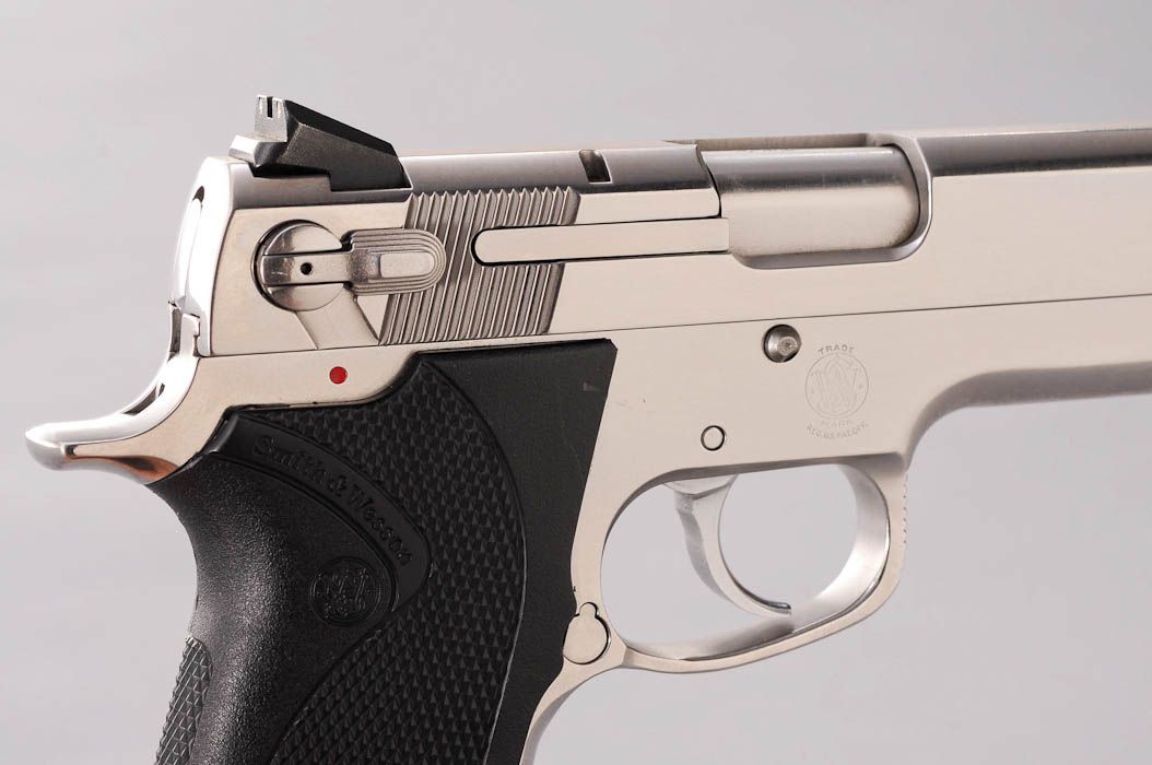 S&W Model 1066 Semi-Automatic Pistol