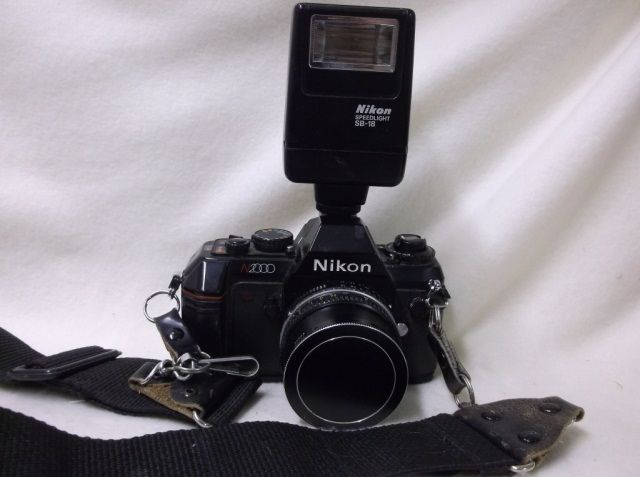 Vintage 35 MM Nikon N 2000
