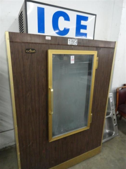 Starrett Bagged Ice Frozen Merchandiser - Untested