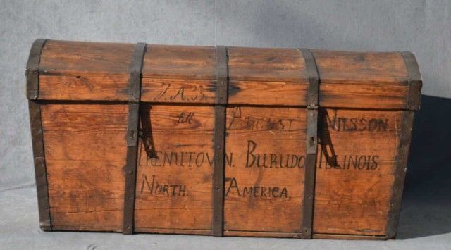 Classic looking Civil War chest. Est.: $100-$200.