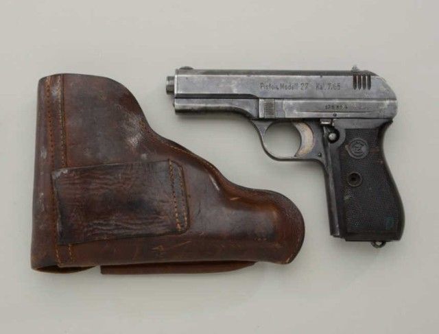 CZ Model 27 semi-auto pistol 7.65mm cal., blue finish, checkered black ...