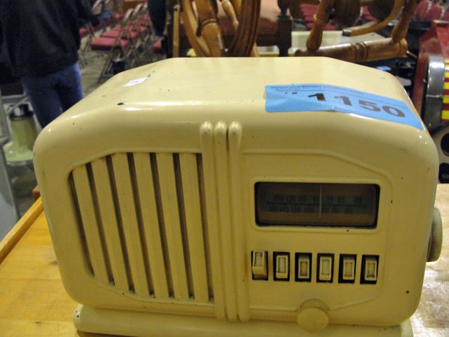 vintage 1946 belmont push button tube radio