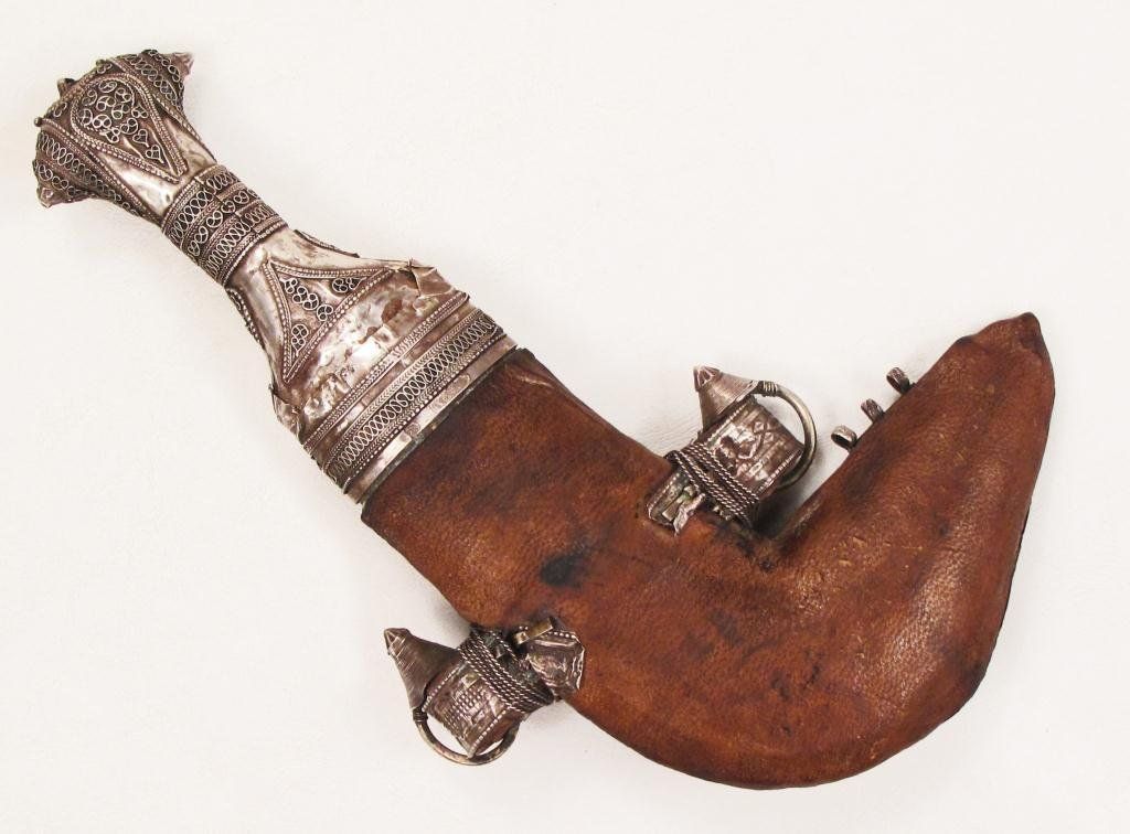 AN OMANI CHILD'S KHANJAR DAGGER