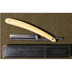 EARLY 20TH CENTURY SWEDISH STRAIGHT RAZOR WITH BOX