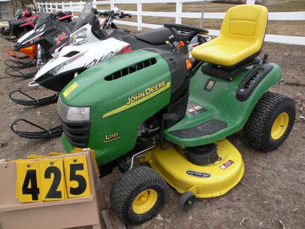 John Deere L110, 42" deck