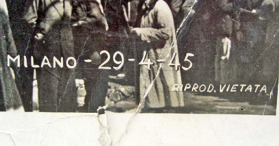 1945 PHOTO OF MUSSOLINI & 5 OTHERS HANGING FROM THEIR ANKLES - 7" X 9"
