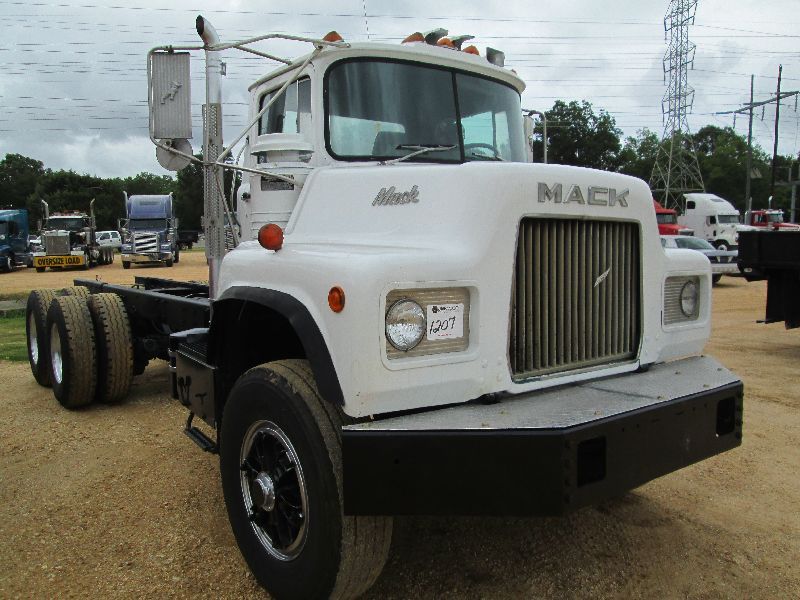 1986 MACK DM685S T/A CAB AND CHASSIS, S/N 1M2F120C9GA059026, EM6-237 MACK DIESEL ENG, 6 SPD ...