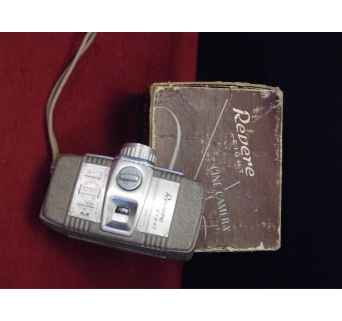 Vintage Revere Eight Model 50 - 8mm Movie Camera