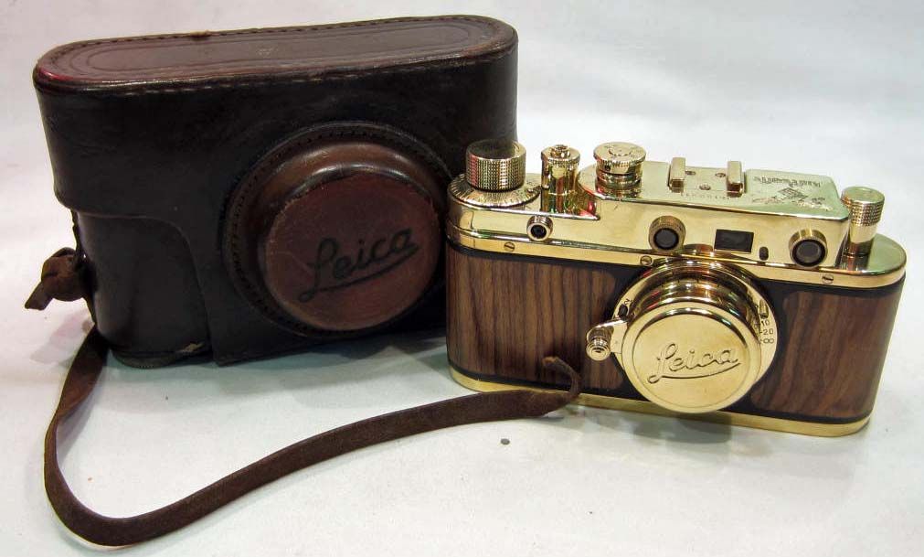 GERMAN NAZI LUFTWAFFE LEICA CAMERA W/ CASE