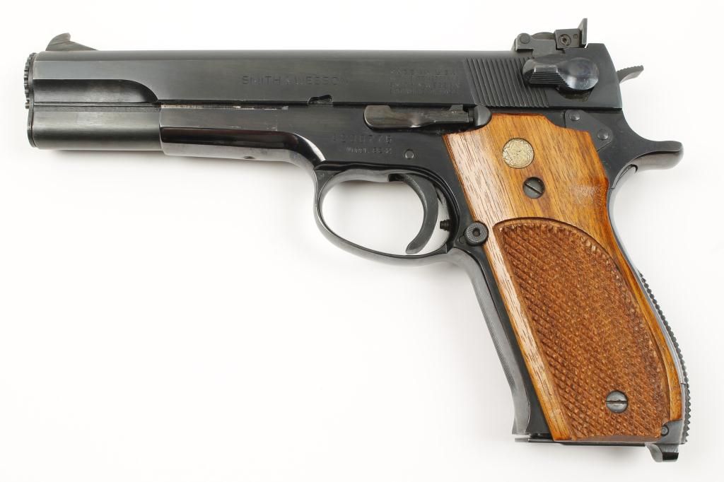 Smith & Wesson Model 52-2 semi-auto pistol, .38 Special Mid-Range cal ...