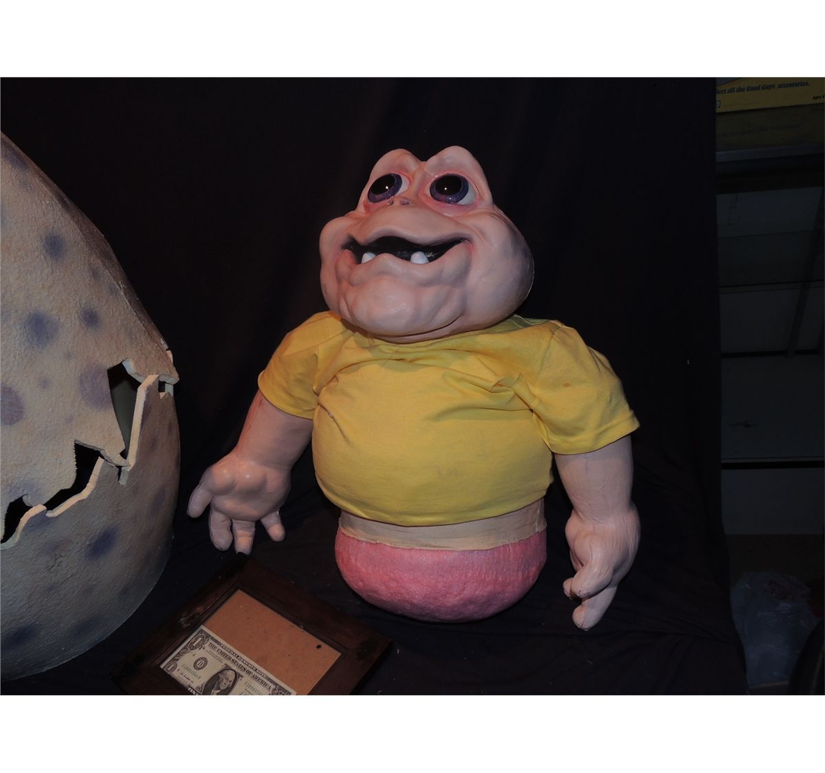 DINOSAURS BABY SINCLAIR PUPPET WITH HATCHED EGG SCREEN USED IN FUNNY OR ...