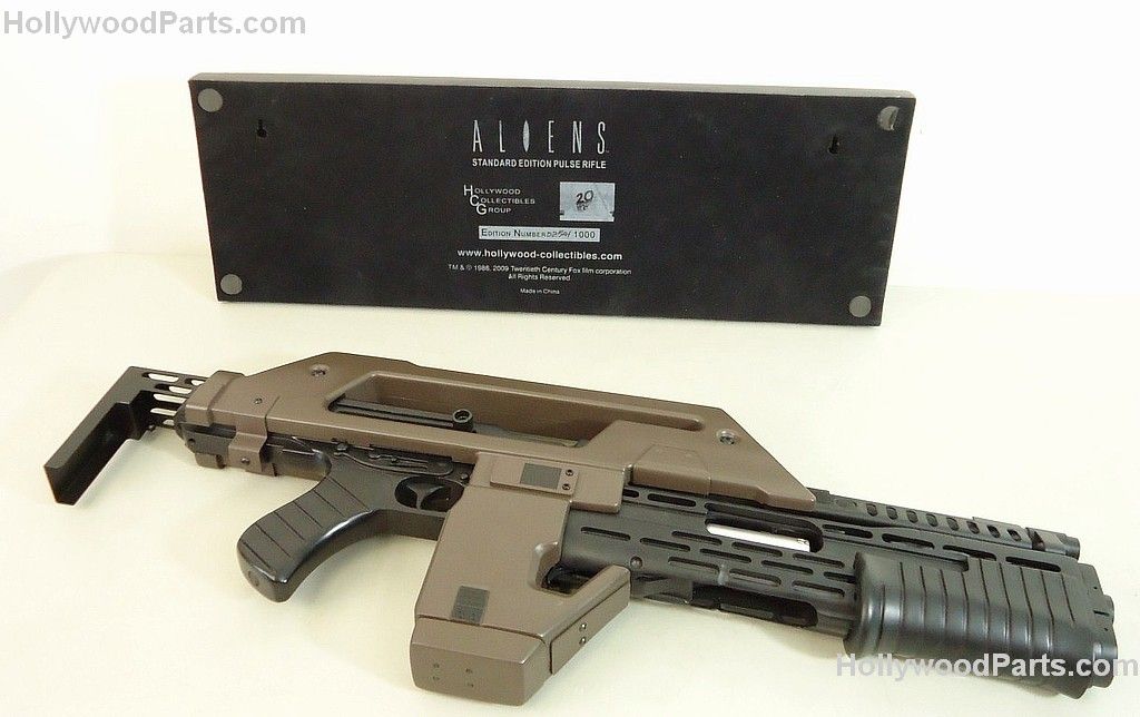HCG ALIENS PULSE RIFLE REPLICA WITH DISPLAY RACK