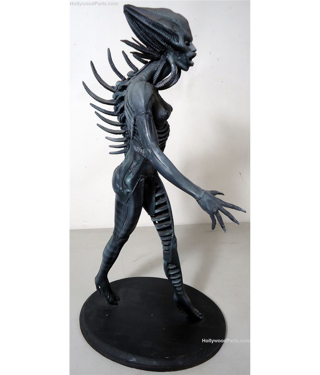 SPECIES SIL 20“ STANDING MAQUETTE ORIGINAL DESIGN ALIEN BY TOM BURMAN