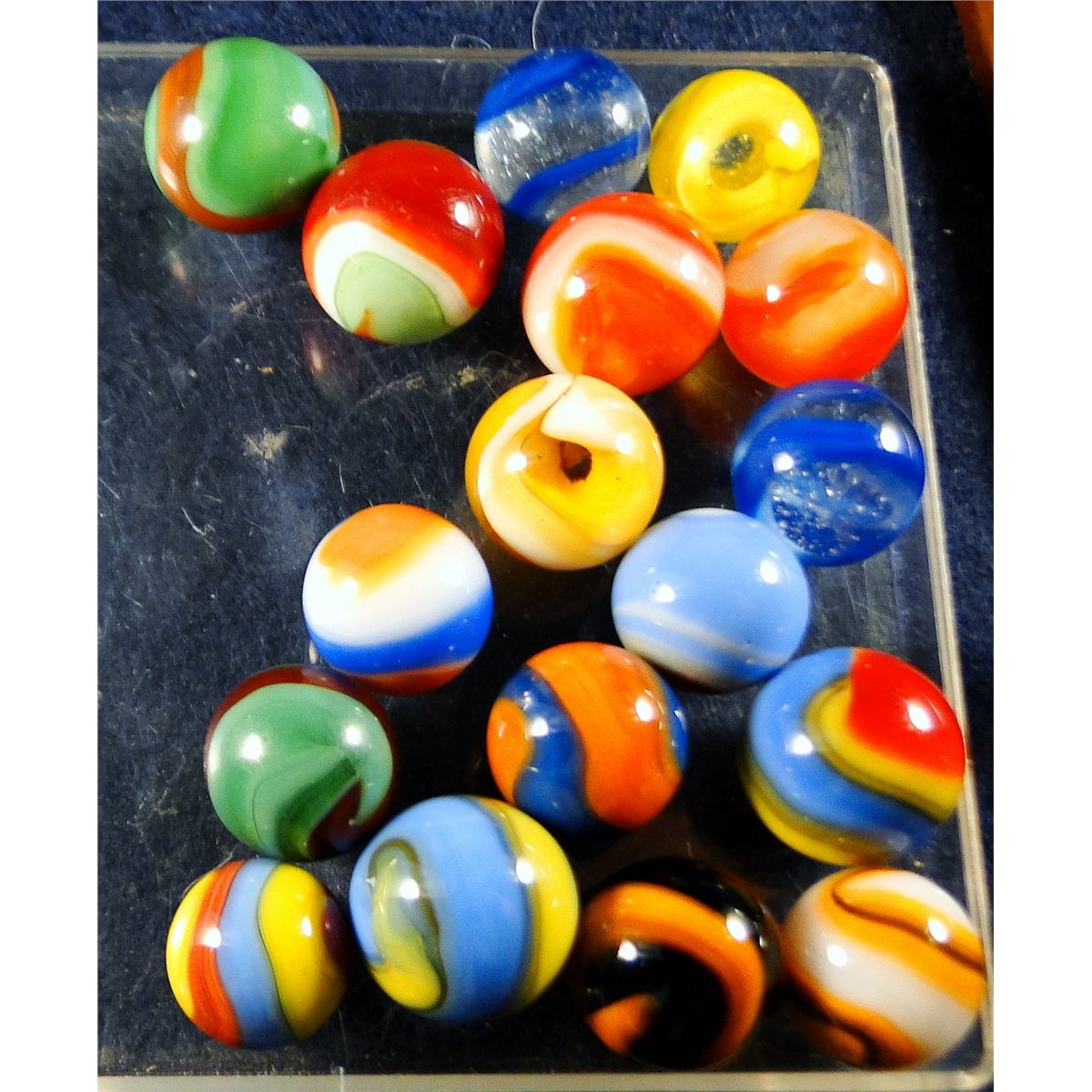 Marbles: Lot #68. 18 Akro Agate Corkscrews. All Mint.