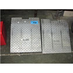 Pair of globe checker plate ramps