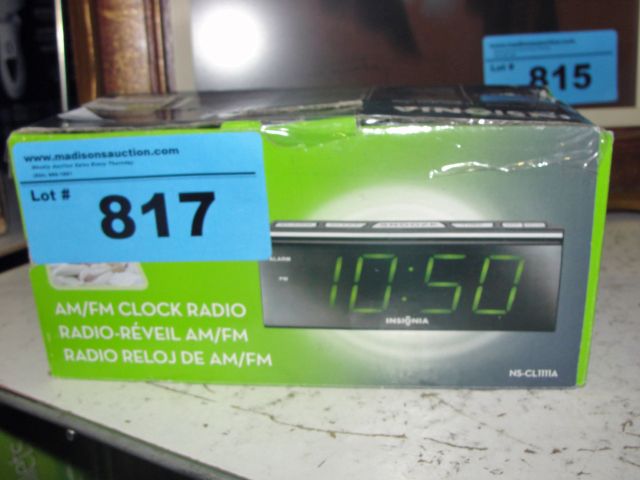 Insignia AM/FM clock radio