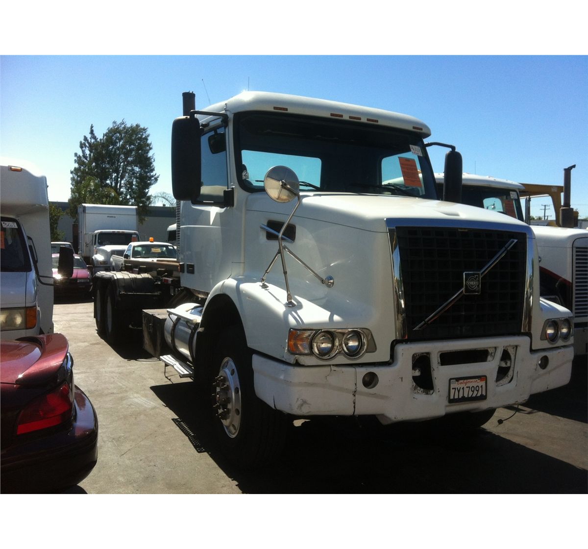 2002 VOLVO VHD64 TANDEM AXLE ROLL OFF TRUCK 6 CYL.