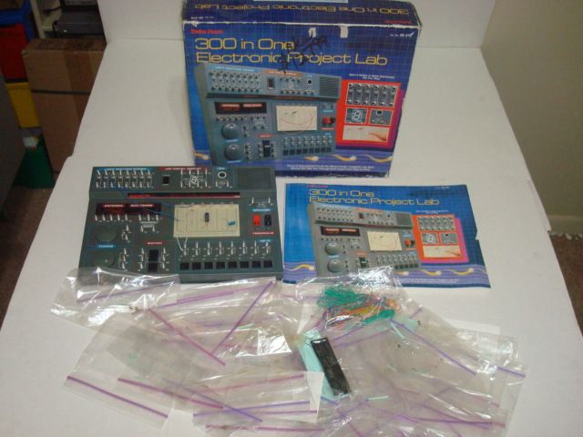 300 in One Electronic Science Fair project Lab, & Manual Radio Shack