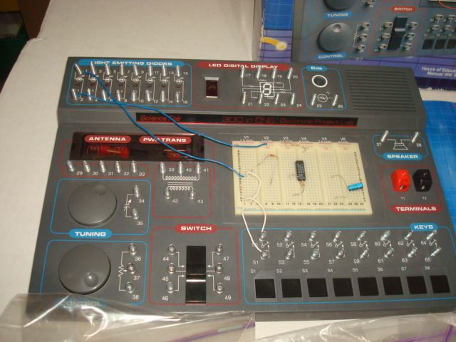 300 in One Electronic Science Fair project Lab, & Manual Radio Shack