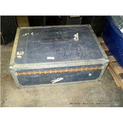 SHIPPING CONTAINER / CHEST