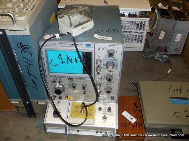 TEKTRONIX 576 CURVE TRACER