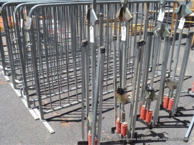 CONSTRUCTION FOLDING SIGN STAND