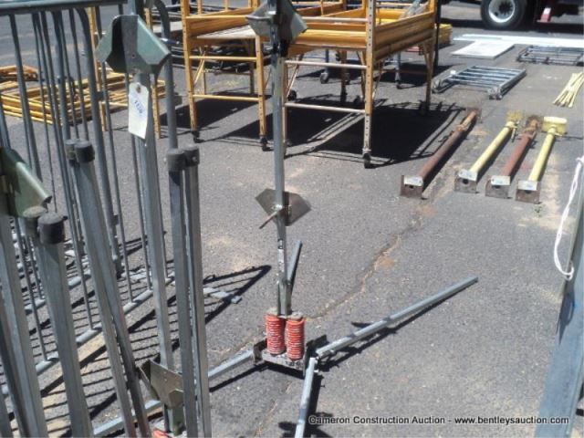 CONSTRUCTION FOLDING SIGN STAND