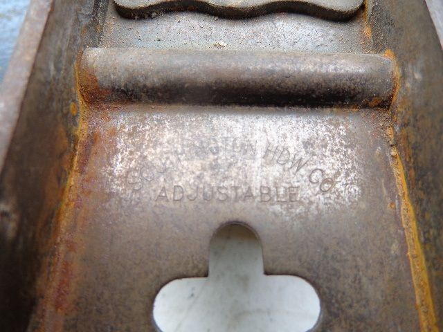 Southington HDW Co adjust 8" metal level w/ box