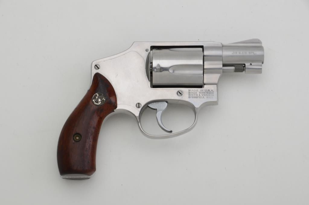 Smith & Wesson Model 640 DA hammerless revolver, .38 S&W Special cal ...