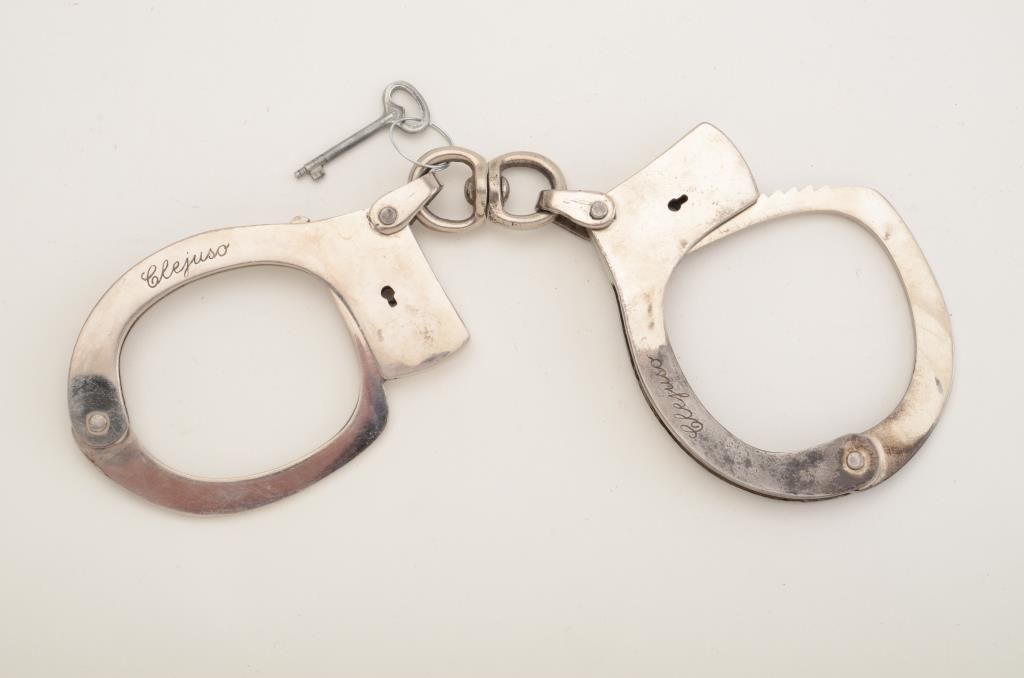 Clejuso standard weight modified swivel handcuffs, nickel plated with ...