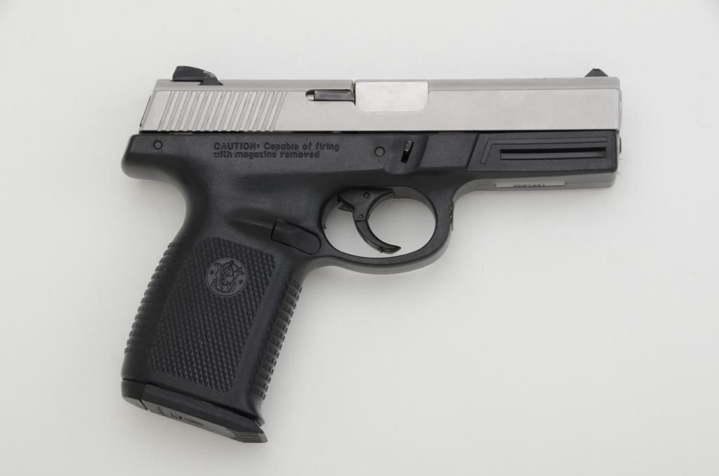 Smith & Wesson Model SW40VE DA semi-auto pistol, .40 S&W cal., 4 ...