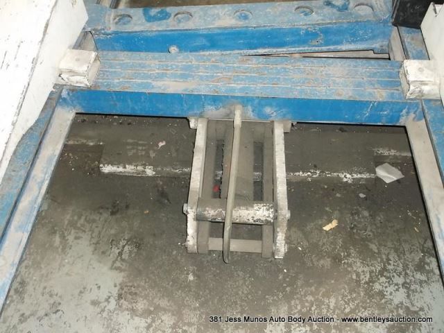 CHIEF EASY LINER FRAME STRAIGHTENING MACHINE 3-POST SERIAL # 800029